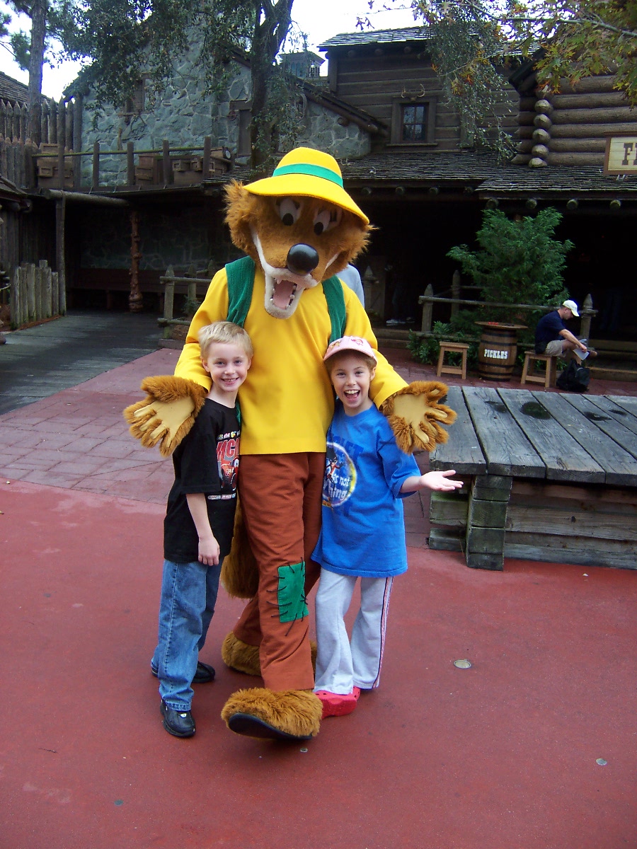 Brer Fox in Magic Kingdom 2006 - KennythePirate.com