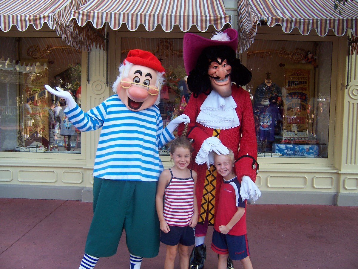 Hook & Smee 2004 – KennythePirate.com