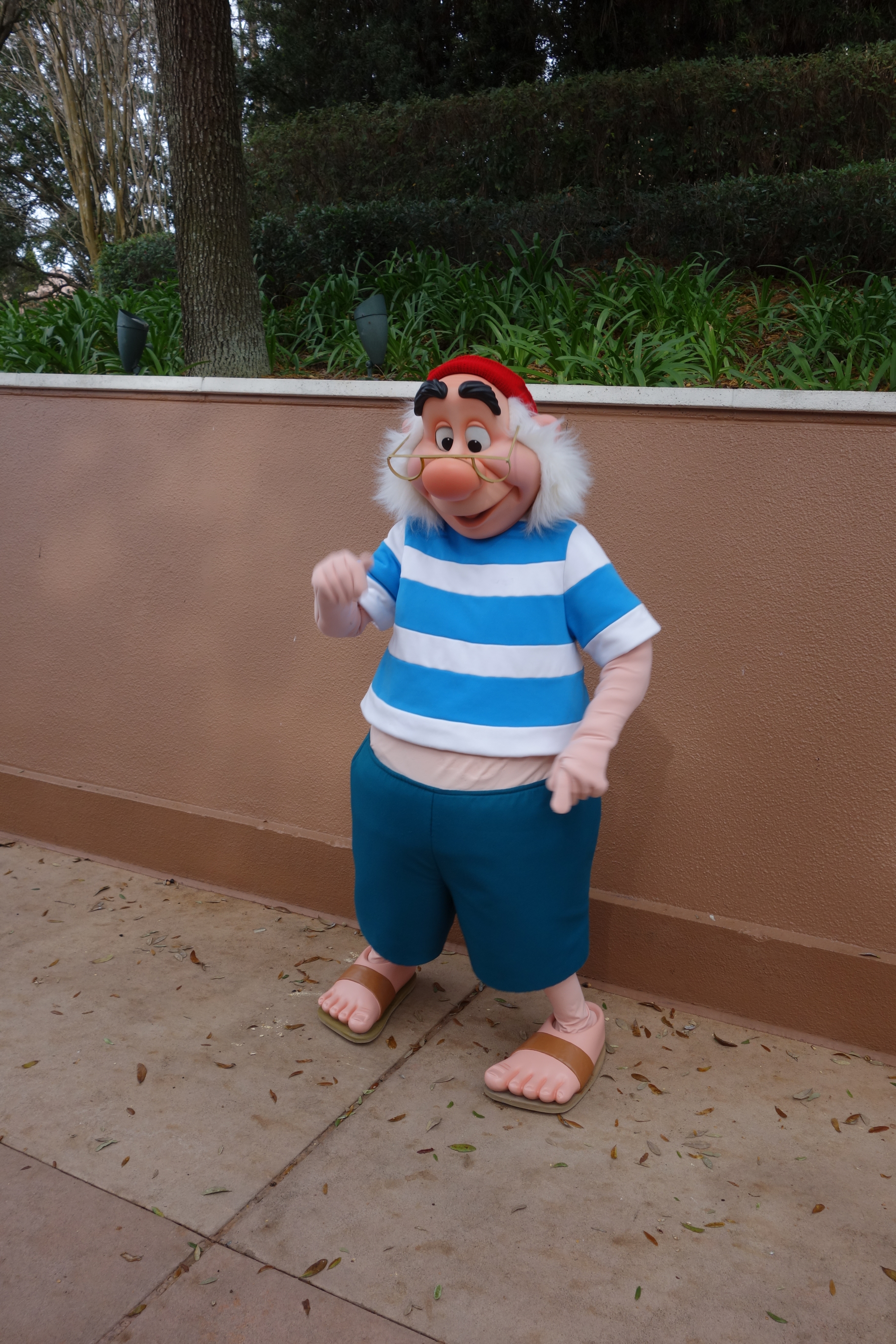 Mr. Smee Epcot World Showplace 2013 – KennythePirate.com
