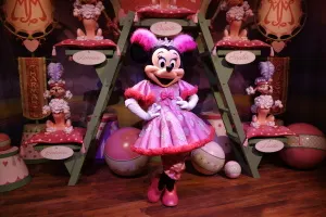 Minnie Mouse – Minnie Magnifique – KennythePirate.com