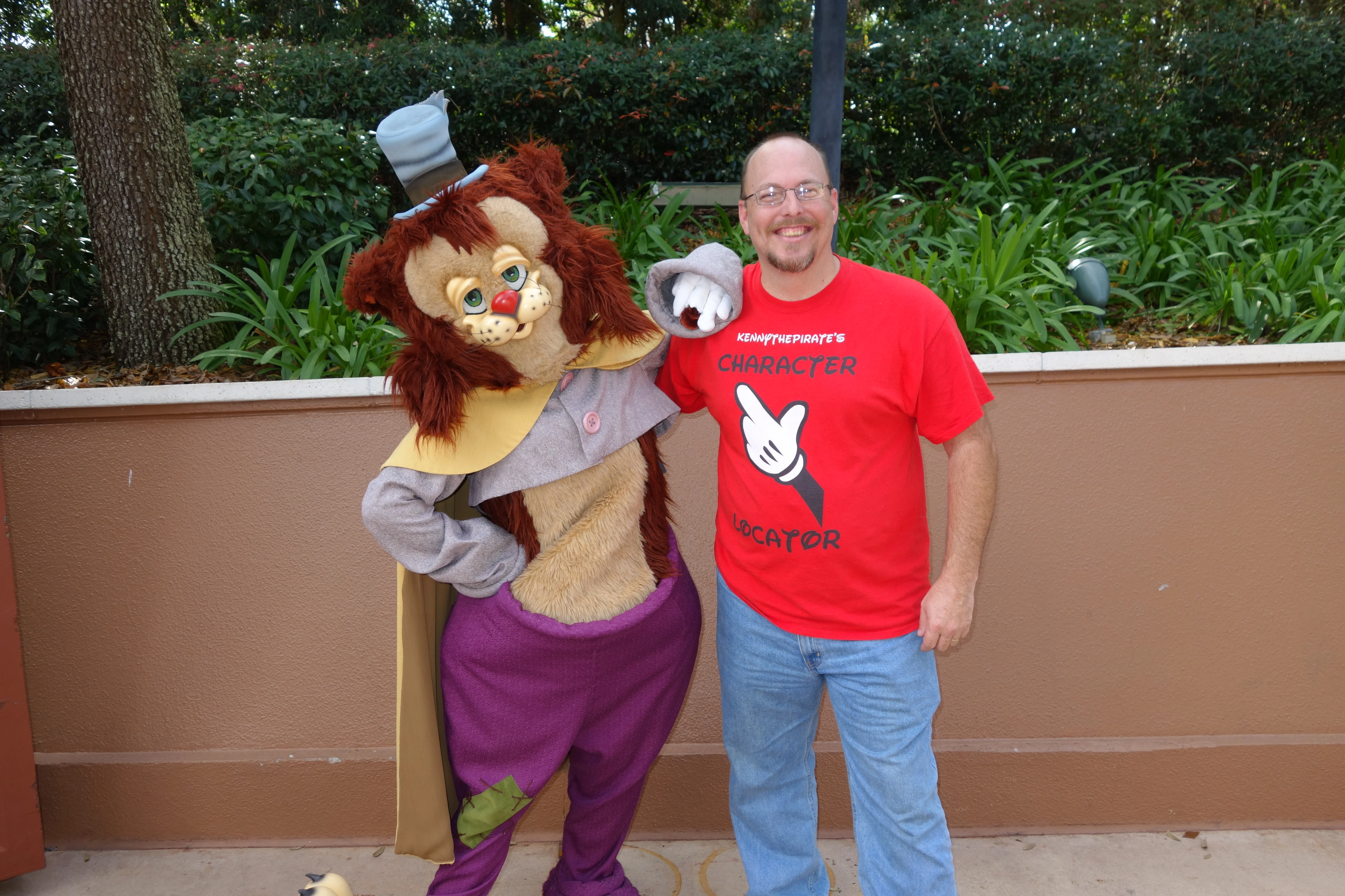 Meeting Gideon at Epcot - KennythePirate.com