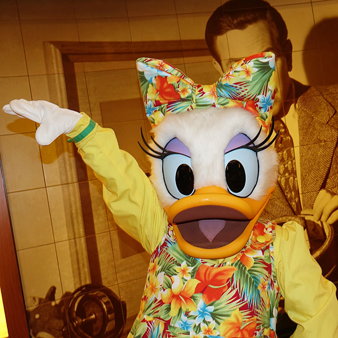 Daisy Duck Island Wear onboard Disney Fantasy (2) - KennythePirate.com