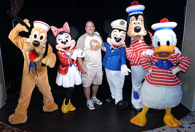Disney Characters onboard the Disney Fantasy 2 - KennythePirate.com