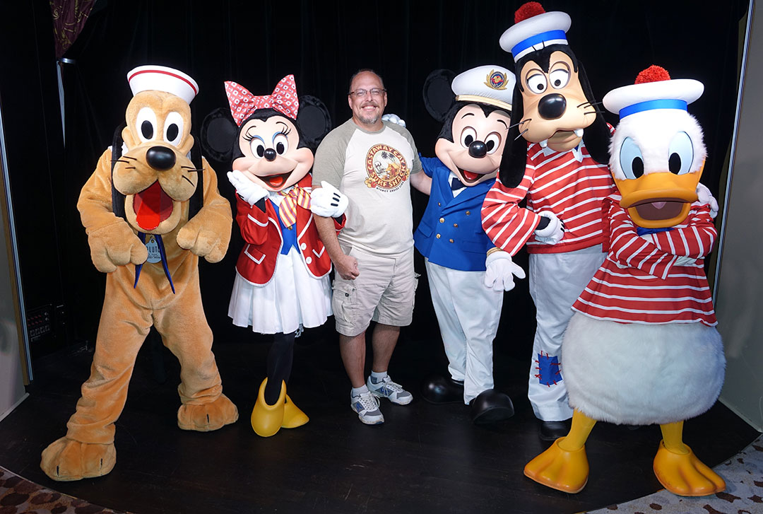 Disney Characters onboard the Disney Fantasy – KennythePirate.com