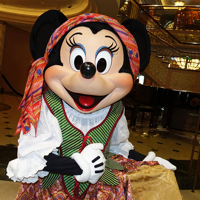Minnie Mouse as Pirate onboard Disney Fantasy – KennythePirate.com
