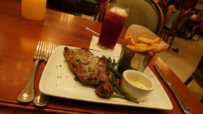 Be Our Guest Dinner and Beast meet and greet - KennythePirate.com