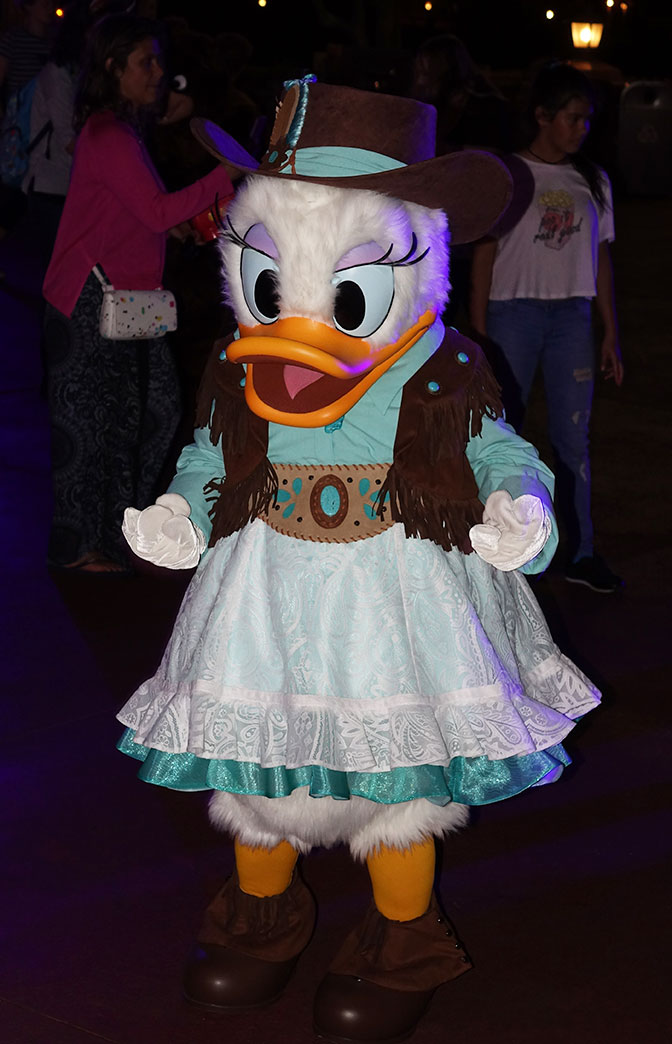 Magic Kingdom DVC Moonlight Madness 2018 Daisy Duck - KennythePirate.com