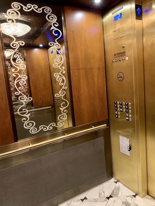 rivieravillaelevator3 – KennythePirate.com