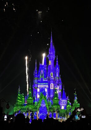 The New Mind Blowing Projection Mapping at Disney World's Main Street ...