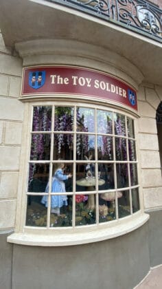 See the Beautiful Gardens and Charming Shops at Epcot’s United Kingdom ...