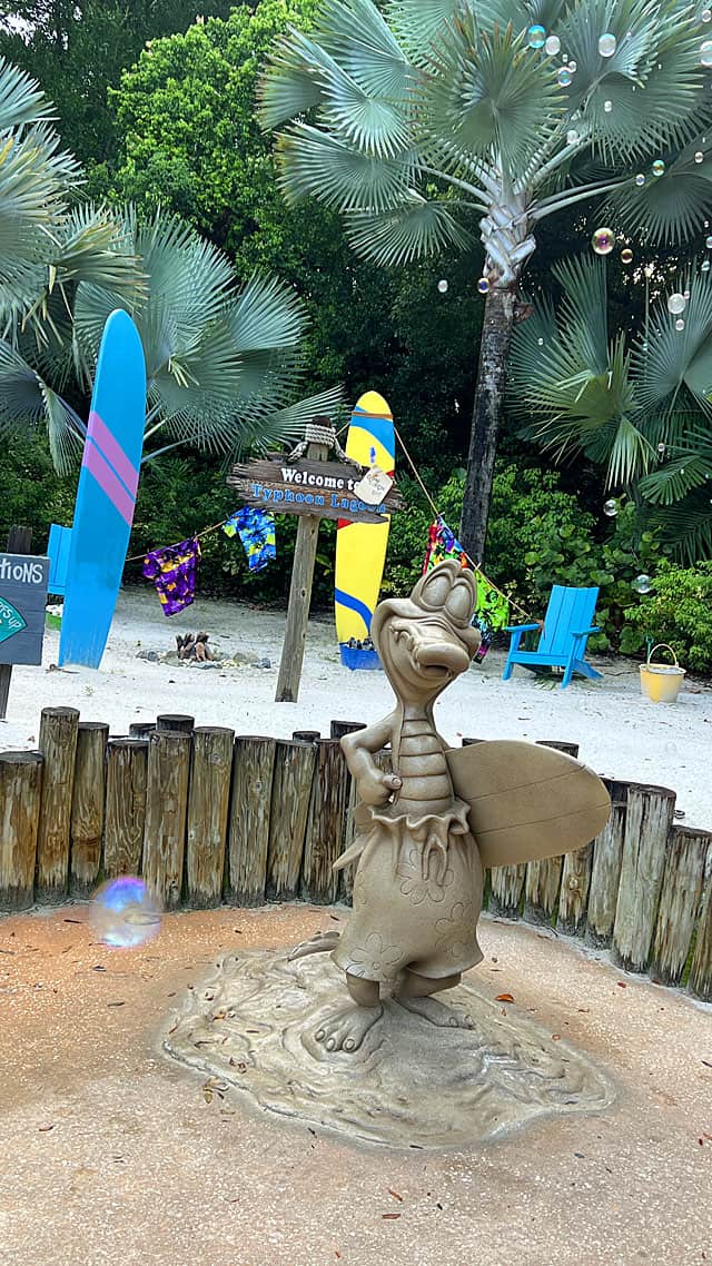 Typhoon Lagoon entrance welcome sign gator statue – KennythePirate.com