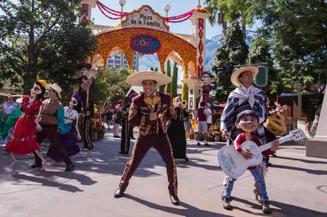 disneylandcocoparade – KennythePirate.com