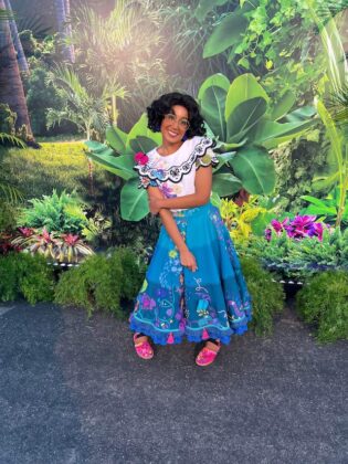 Mirabel is now greeting guests at Disney World - KennythePirate.com