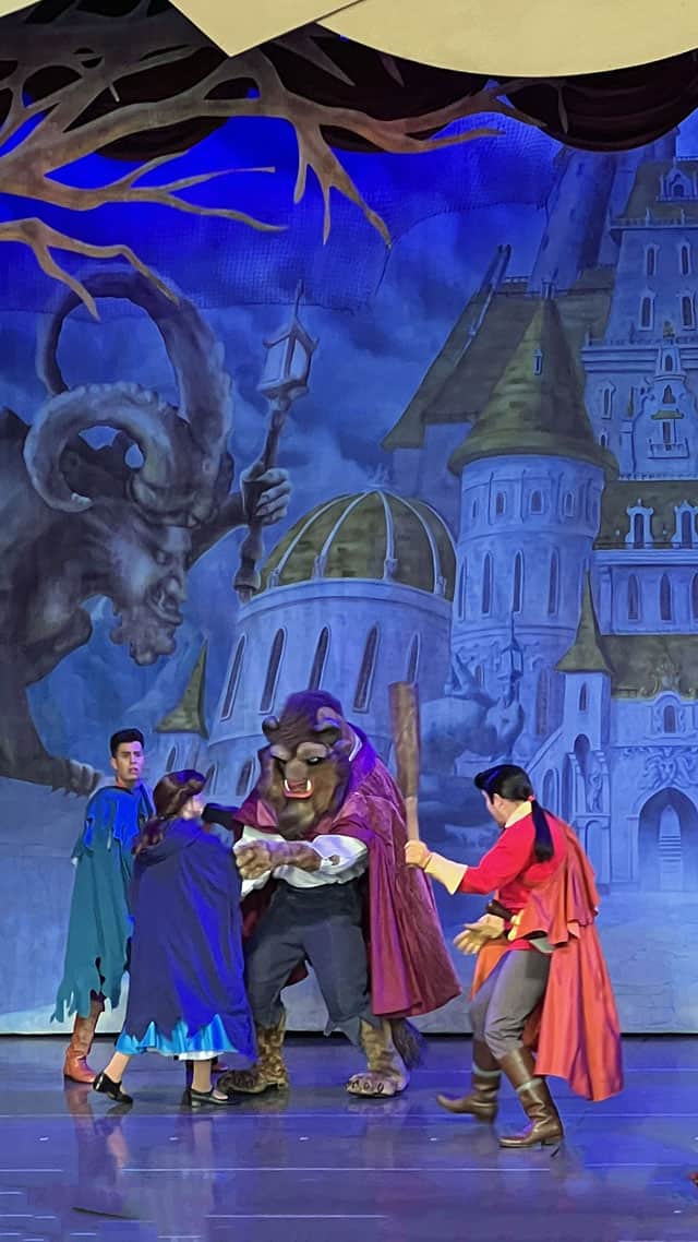 HS Beauty Beast Live show belle beast gaston fight – KennythePirate.com