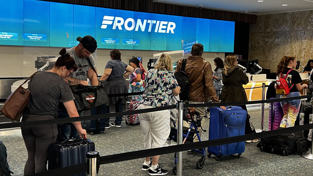 frontier line mco orlando airport feature – KennythePirate.com