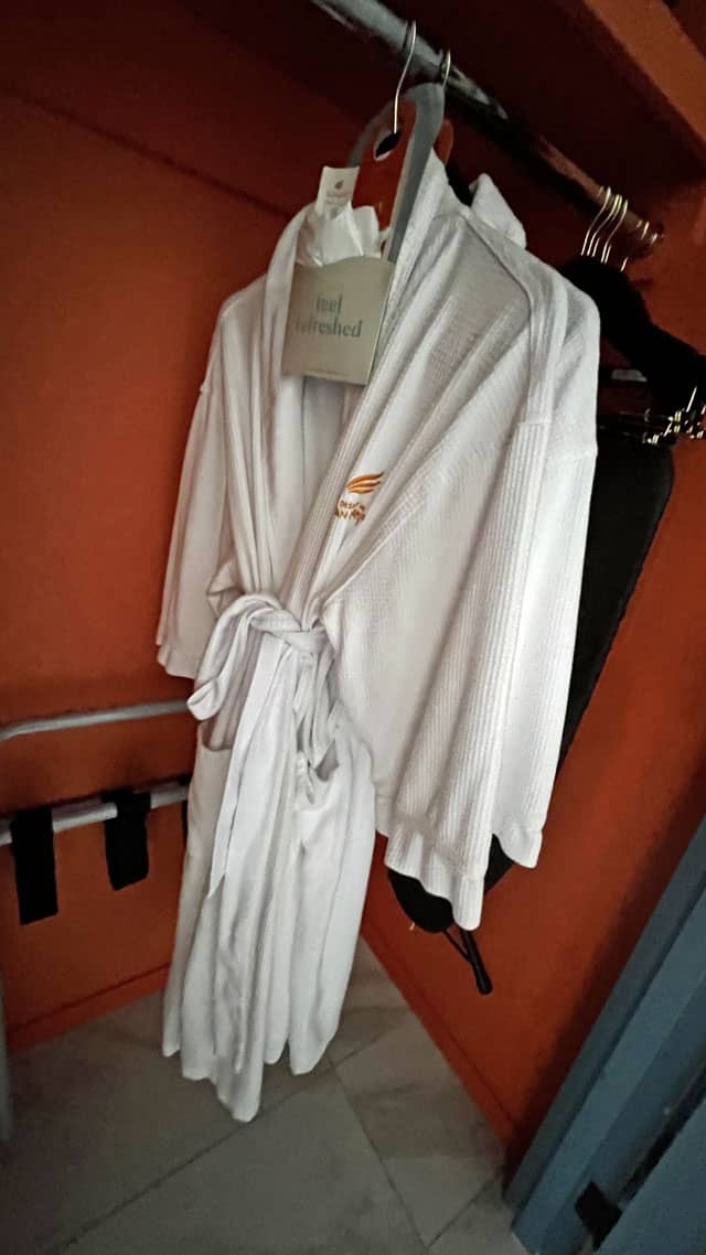 swan reserve resort bathroom closet – KennythePirate.com