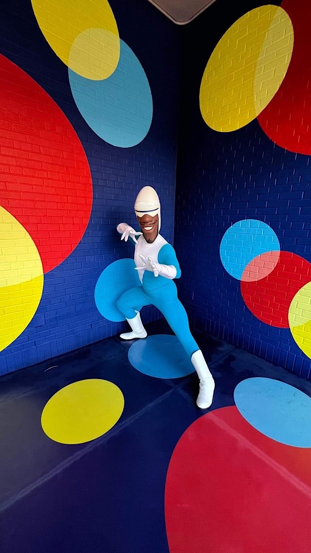 Frozone Hollywood studios meet area backdrop - KennythePirate.com