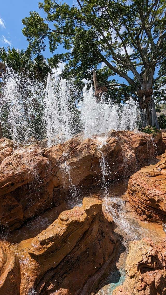 Epcot Journey of Water Jumping Fountain Vertical – KennythePirate.com