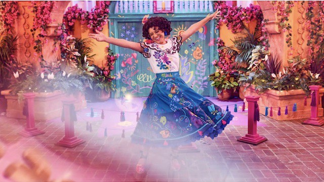 First Look at the Encanto Meet and Greet at Magic Kingdom ...