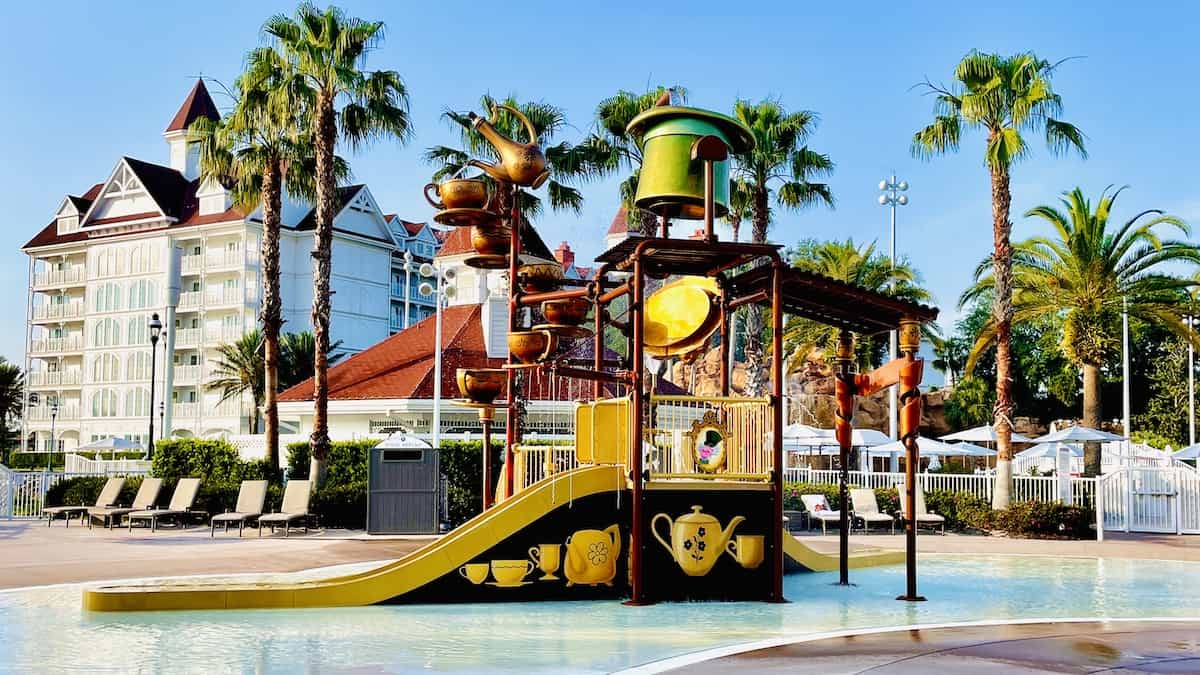 Grand Floridian Splashpad Pool Area - KennythePirate.com