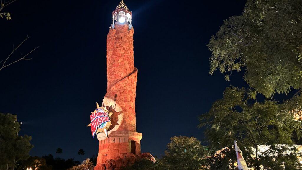 Islands of Adventure Universal Studios lighthouse - KennythePirate.com