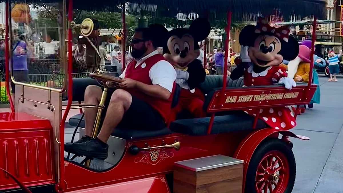 Magic, Kingdom, rainy day, cavalcade, Minnie mouse, Mickey Mouse Main ...