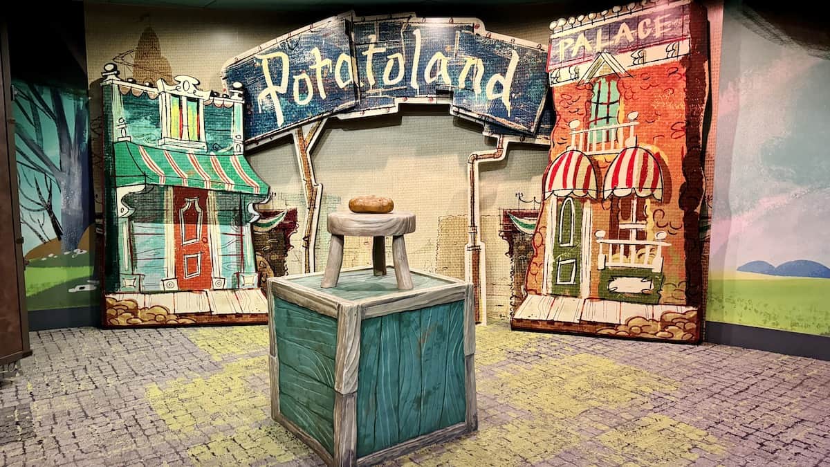 Potatoland Hollywood Studios - KennythePirate.com