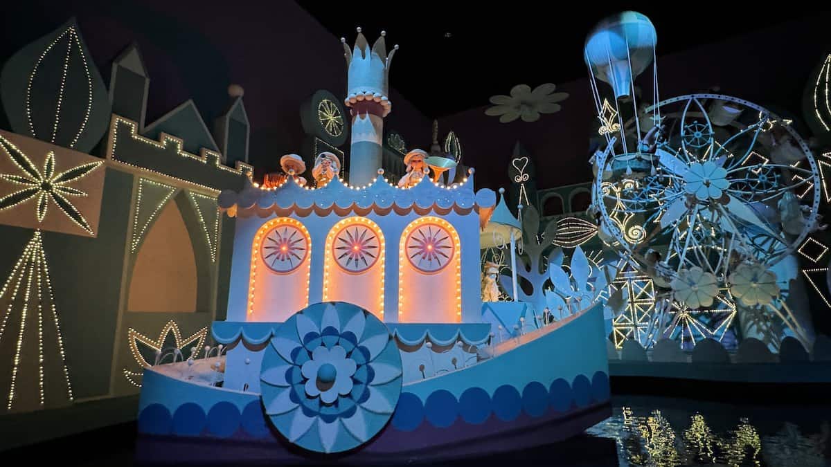 Small World Riverboat Finale Ride - KennythePirate.com