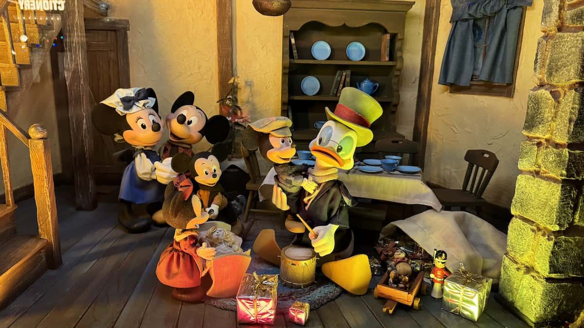 Window Display Christmas Carrol Magic Kingdom Emporium – KennythePirate.com