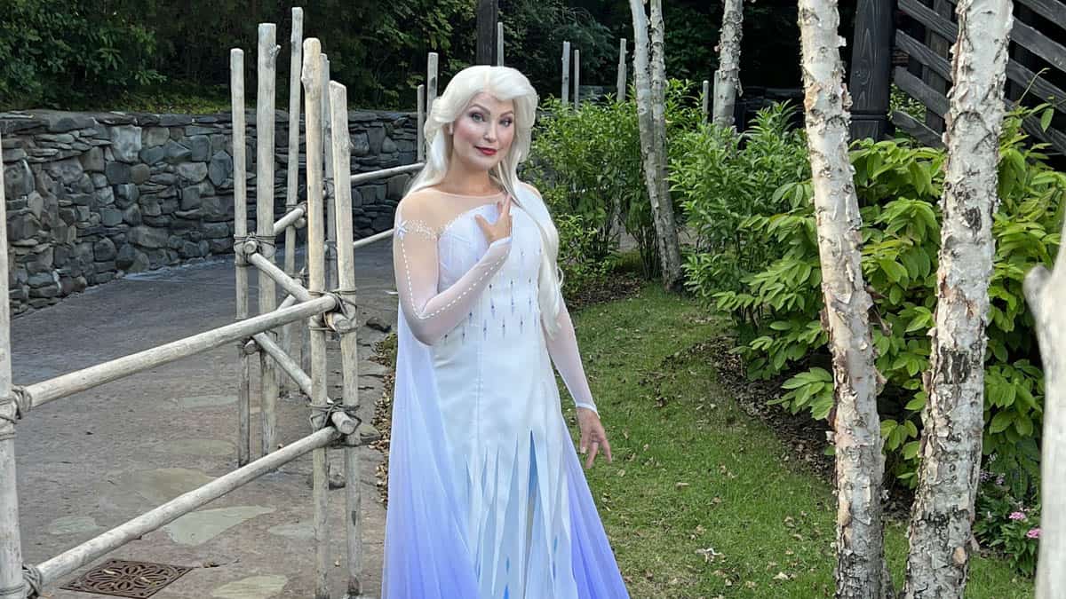 epcot norway elsa character meet – KennythePirate.com