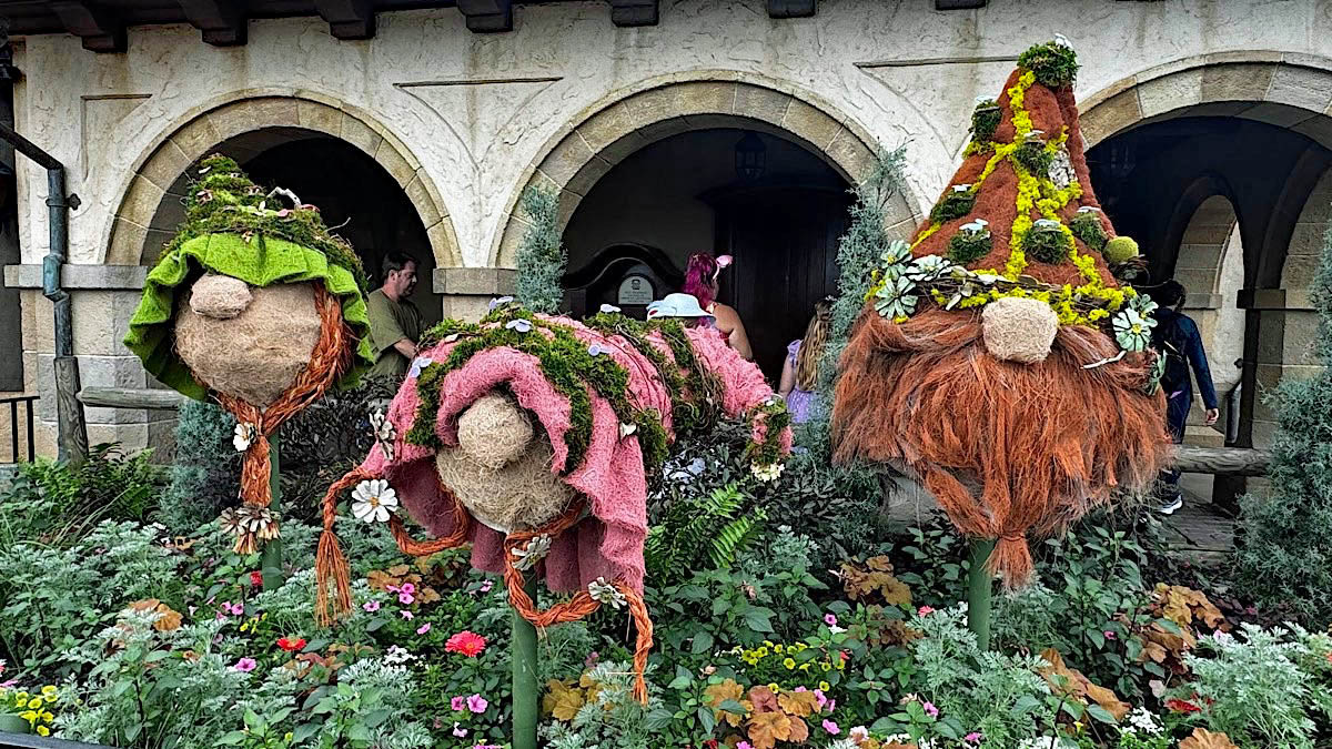 epcot germany gnome topiary - KennythePirate.com