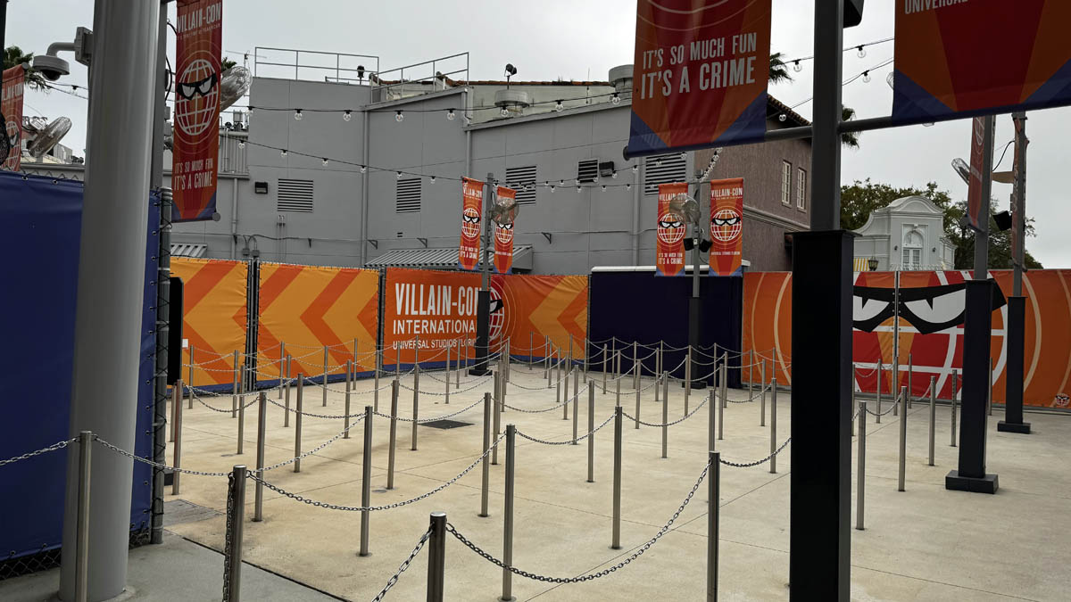 minions villain con attraction queue – KennythePirate.com