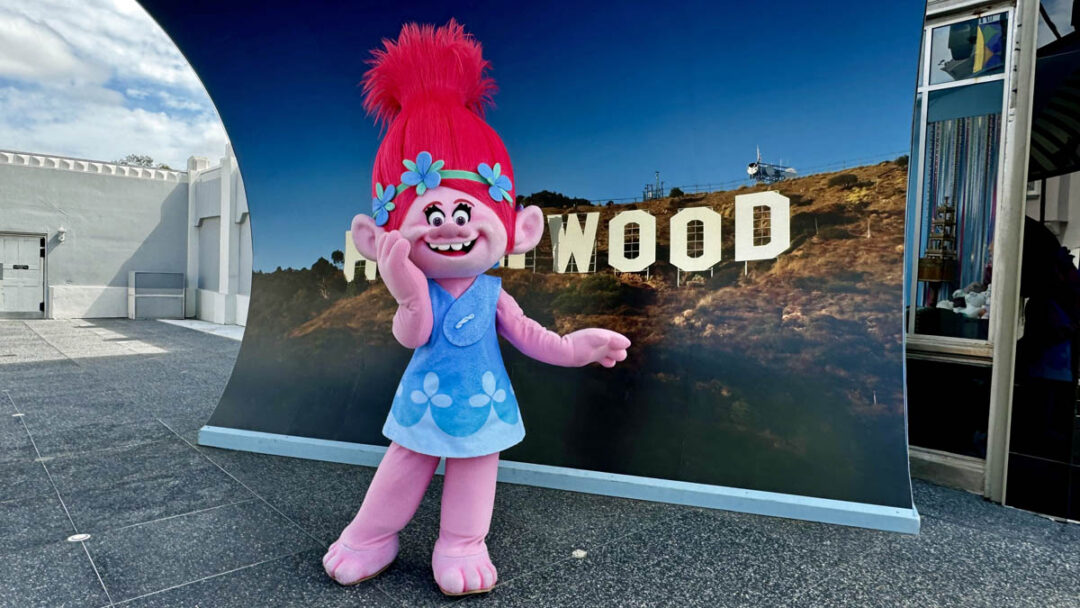 Characters are the Best Thing About Visiting Universal - KennythePirate.com