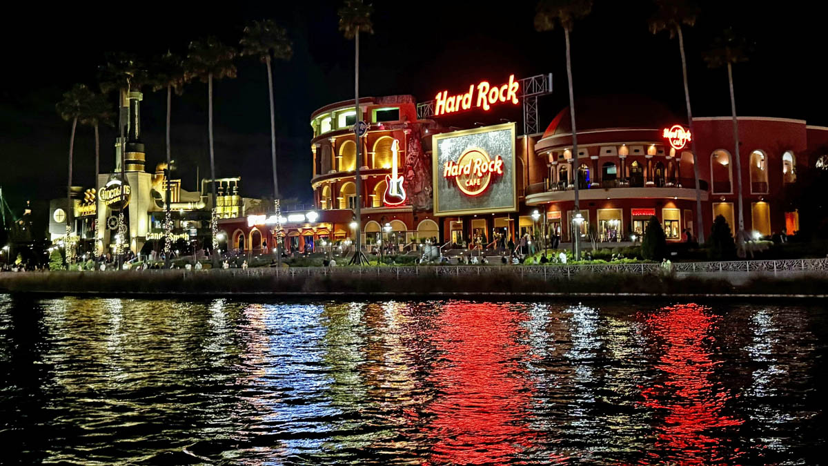 universal city walk night feature hard rock cafe toothsome chocolate ...