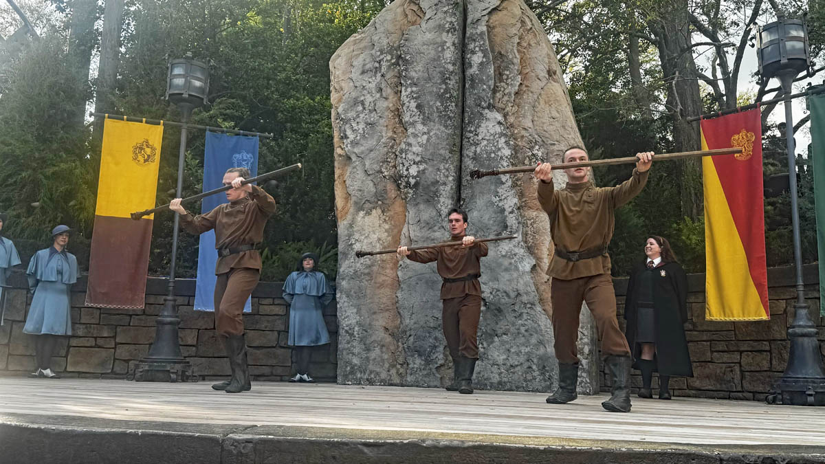 universal islands of adventure hogsmeade triwizard spirit rally 2 ...