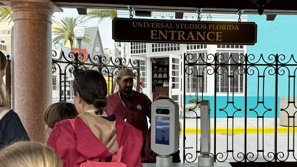 universal park entrance ticket scan – KennythePirate.com