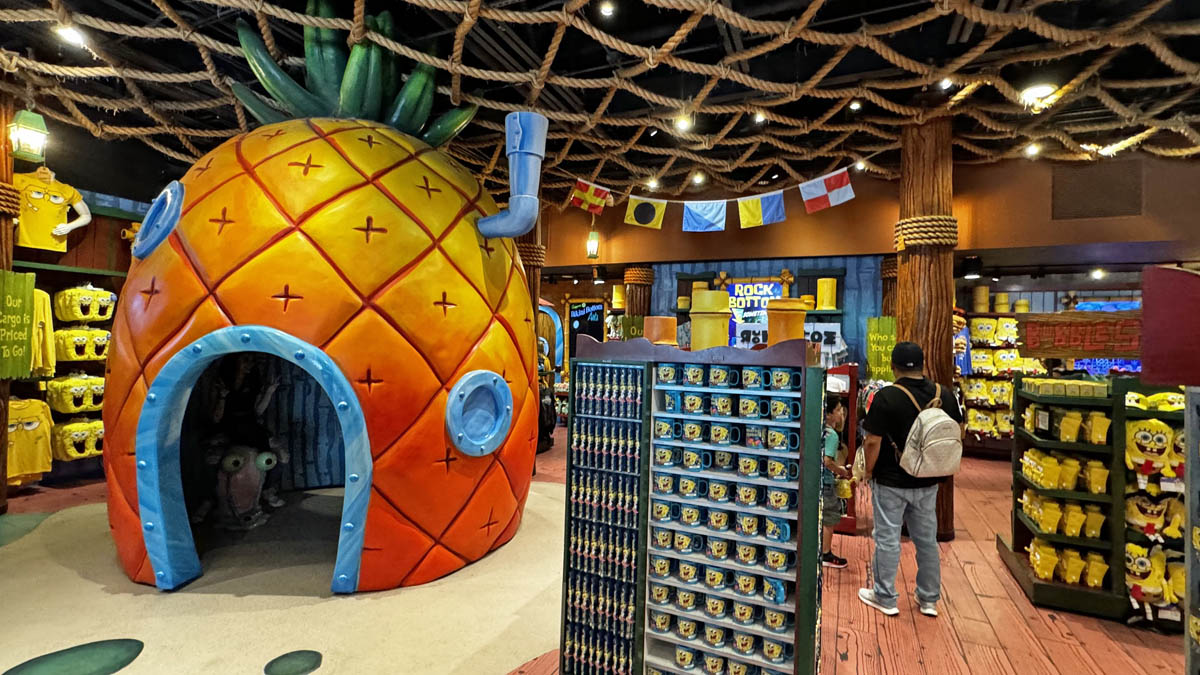 universal spongebob store merchandise 2 – KennythePirate.com