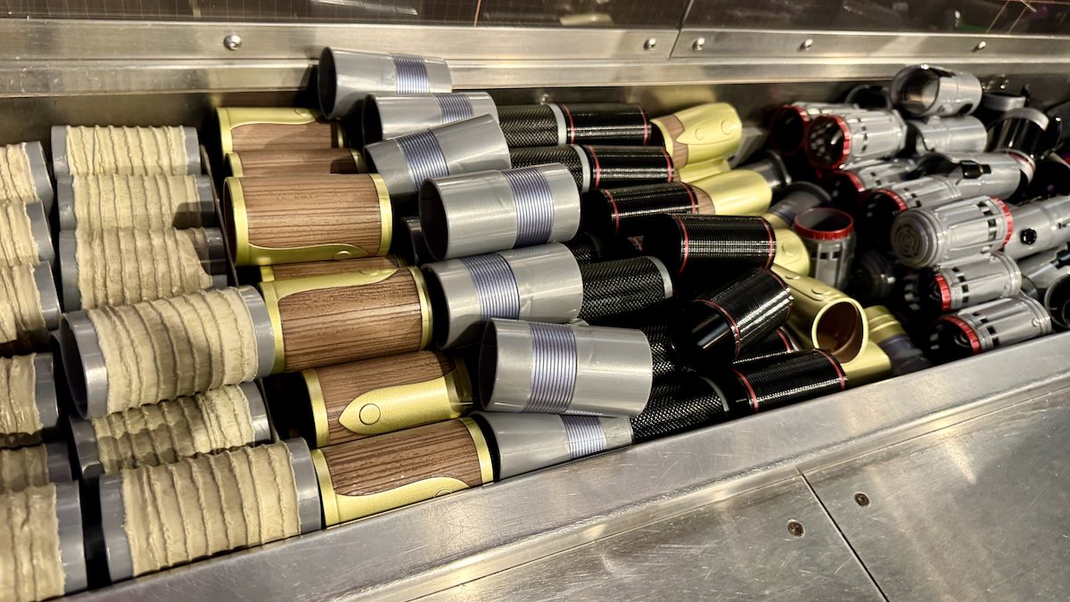 New Fully Retractable Lightsabers Have Arrived in Disney ...