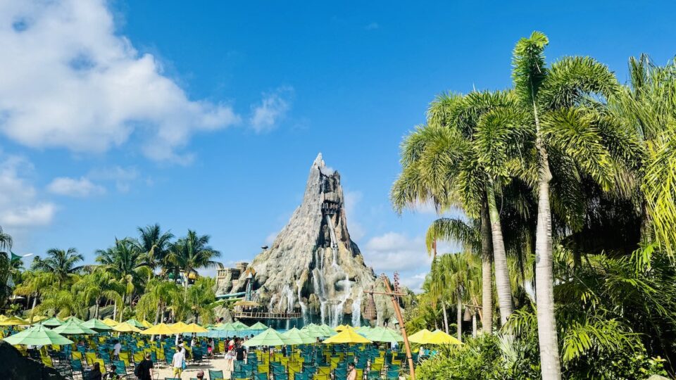 How to Use TapuTapu at Universal's Volcano Bay - KennythePirate.com