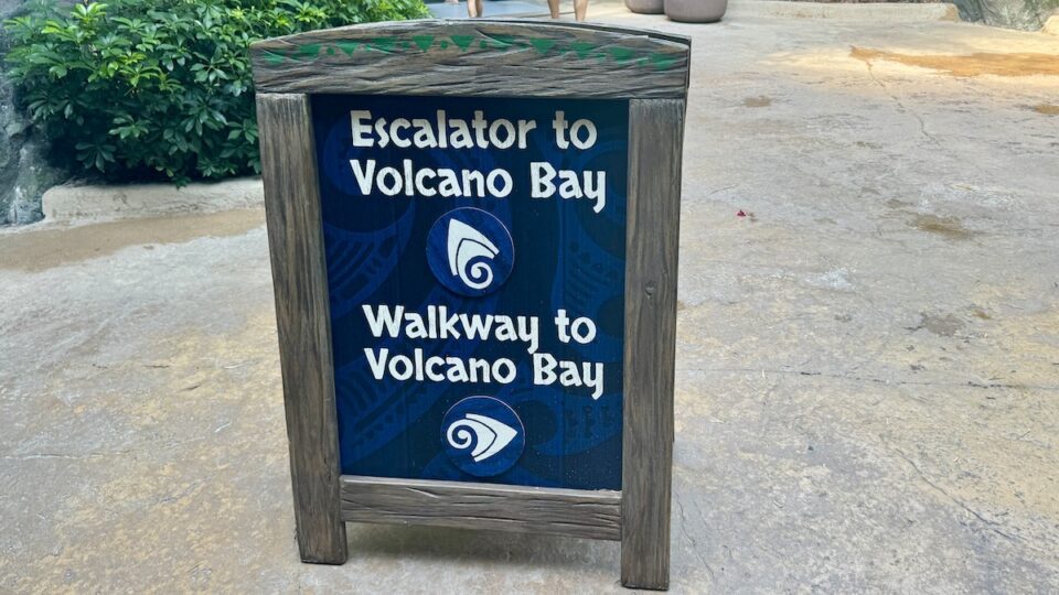 How to Use TapuTapu at Universal's Volcano Bay - KennythePirate.com