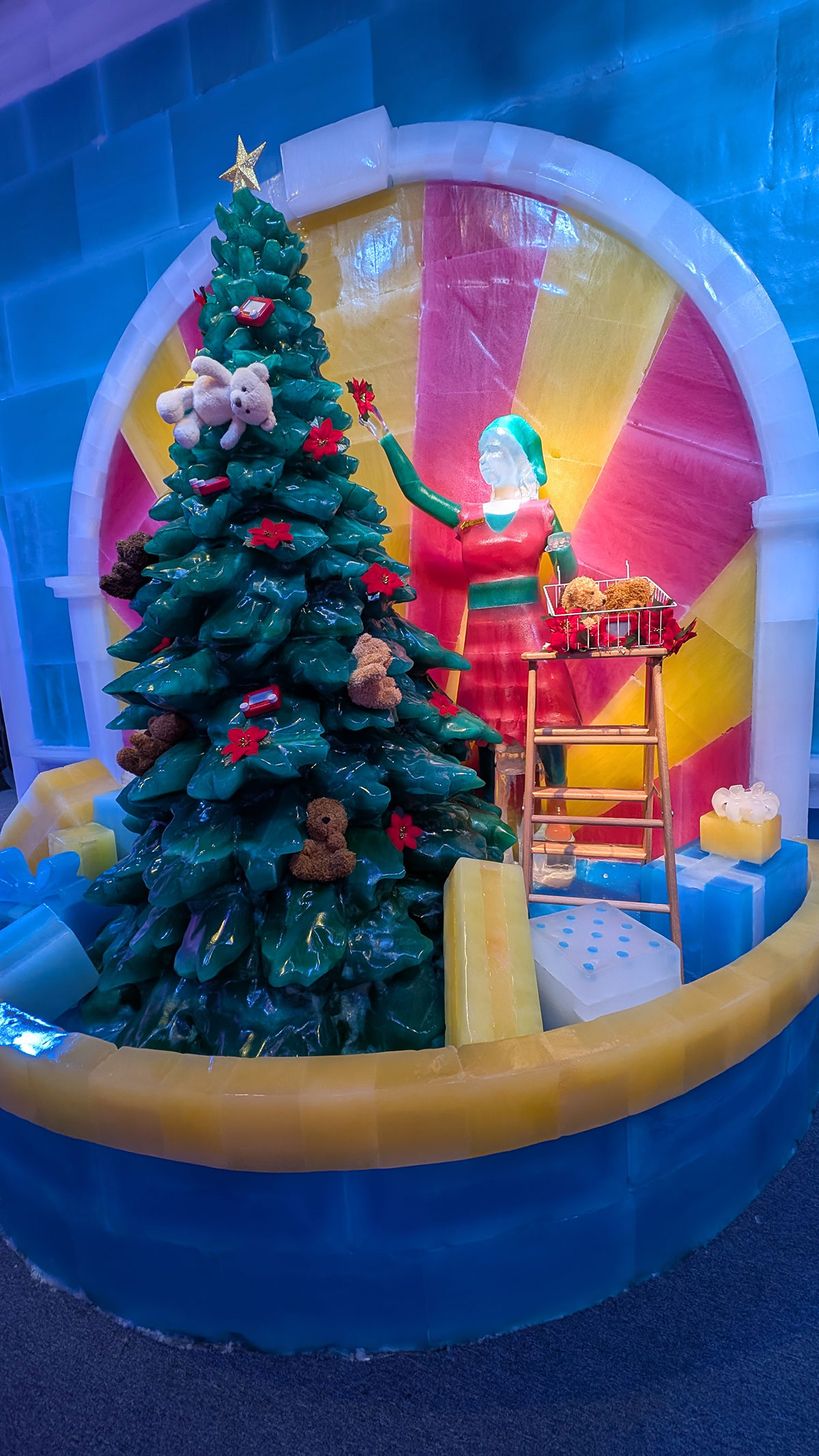 Elf-Ice-Gaylord-Palms-Orlando-Florida-2024-(80c) – KennythePirate.com