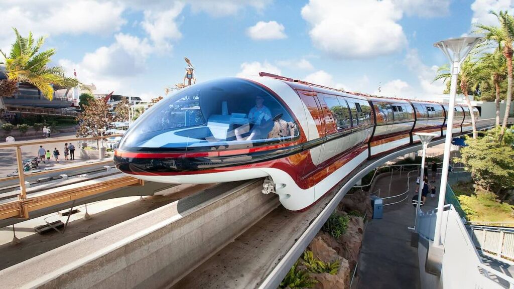 Emergency Evacuation from the Disney Monorail - KennythePirate.com