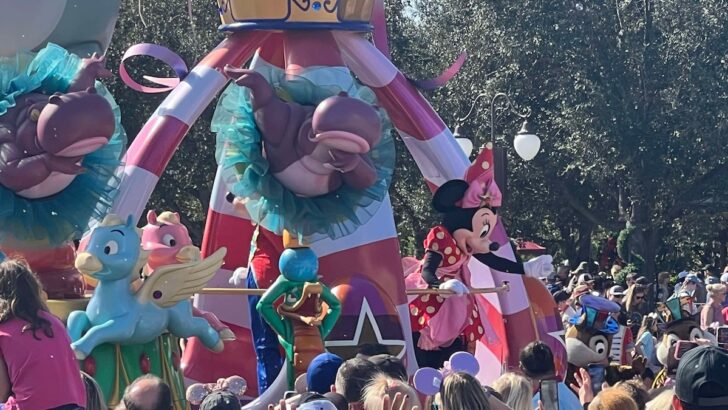 Epic Fail During the Festival of Fantasy Parade - KennythePirate.com