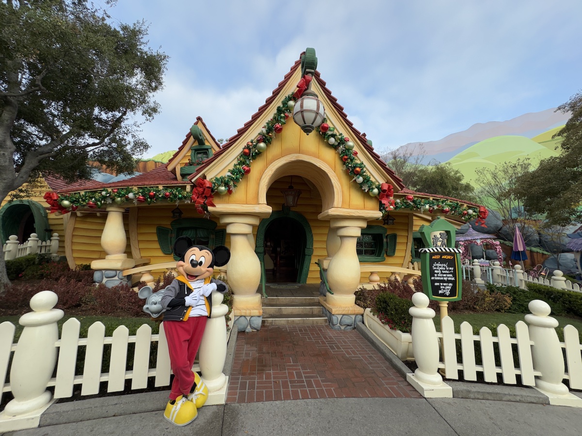 Mickey Mouse House Disneyland toon town – KennythePirate.com
