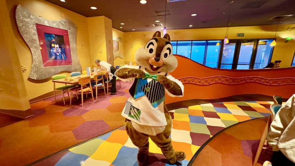 Goofy’s Kitchen Serves An Awesome Disney Character Breakfast ...