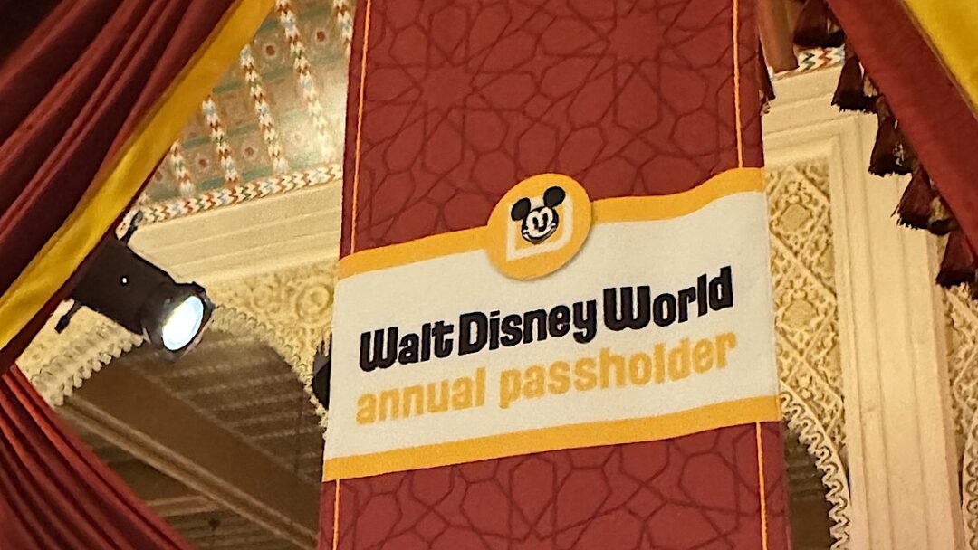 Disney Offers a Free Dining Card for Annual Pass Renewals ...