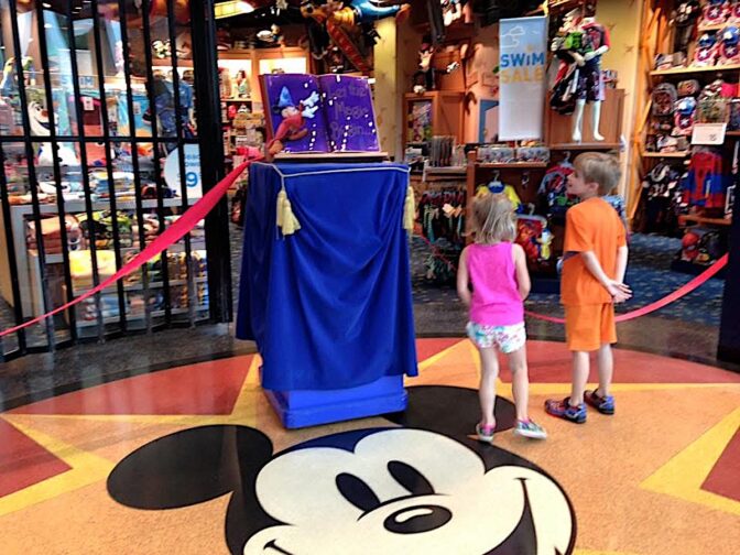 New Rope Drop Experience at Disney World - KennythePirate.com