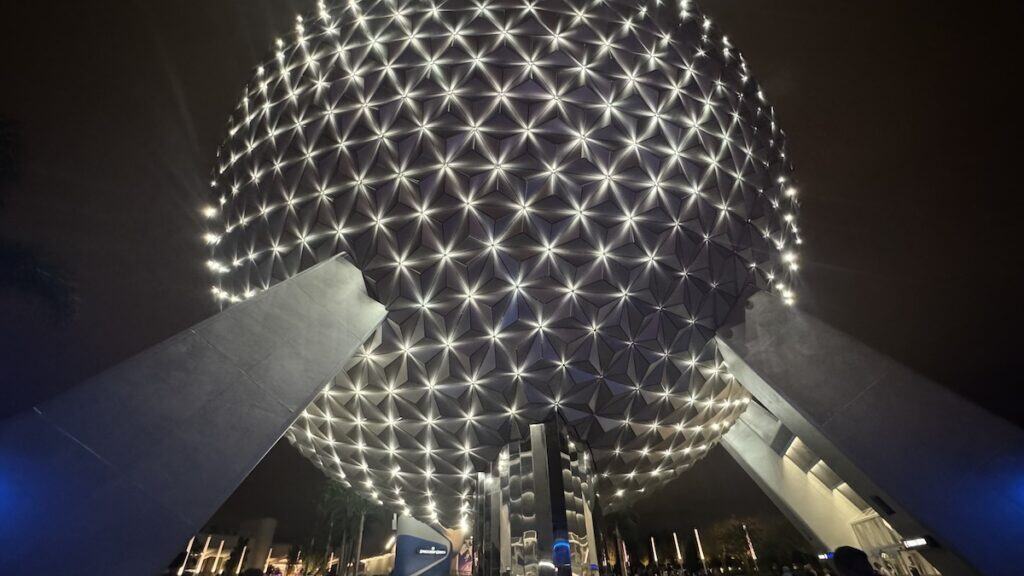 EPCOT Opens a New Free Lounge - KennythePirate.com