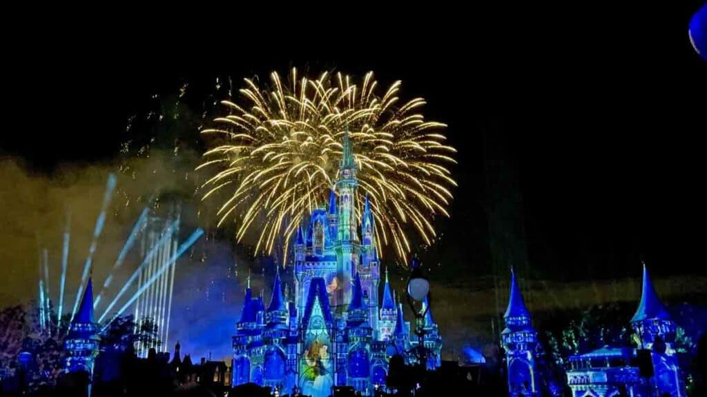Disney Brings Back Perk After Spring Break Crowds Leave ...